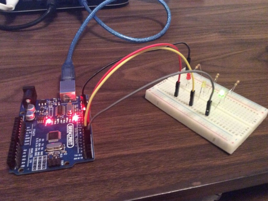 Simulador de semáforo Arduino – SomosMakers.cl