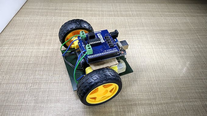 Cómo hacer un robot controlado por gestos en casa – SomosMakers.cl