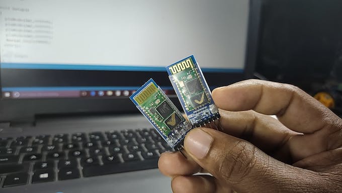 Cómo hacer un robot controlado por gestos en casa – SomosMakers.cl