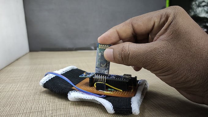 Cómo hacer un robot controlado por gestos en casa – SomosMakers.cl