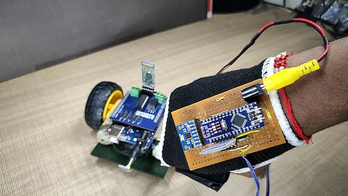 Cómo hacer un robot controlado por gestos en casa – SomosMakers.cl